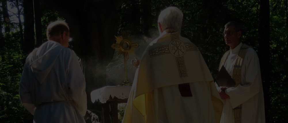 Eucharistic Adoration - Madonna House Apostolate