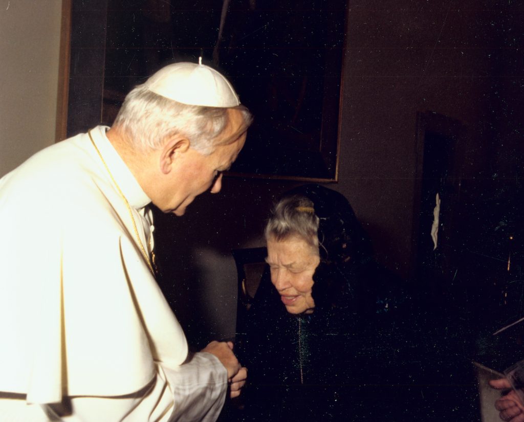 Catherine-Doherty-and-Pope-John-Paul-II - Madonna House Apostolate